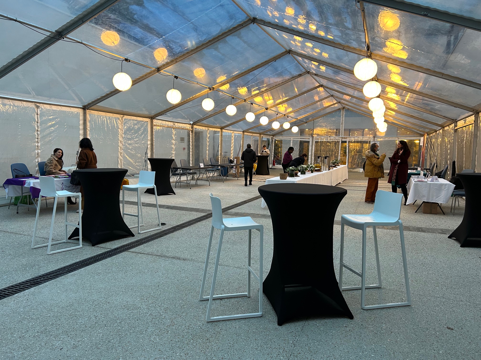 Location tables et chaises Hauts de Seine (92) | Du choix, du stock